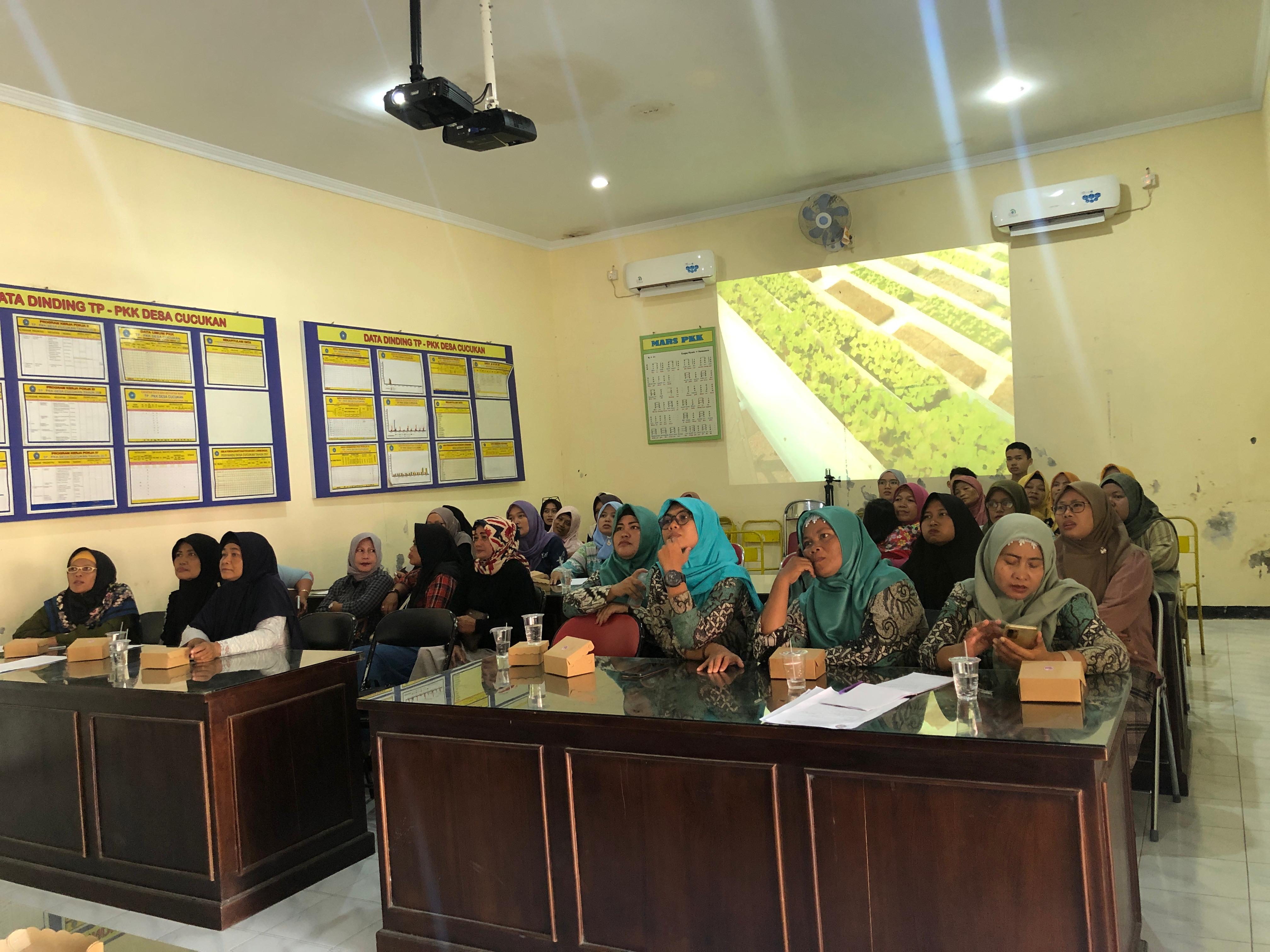 Edukasi Hidroponik, Upaya Tim PPKO UKM Penelitian UNY Wujudkan Modern Farming di Desa Cucukan Klaten
