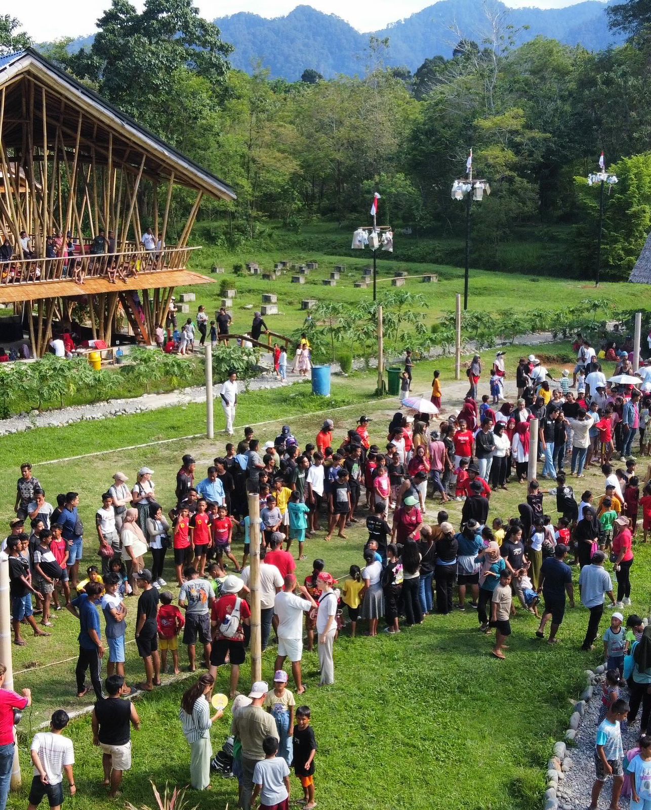 Bangun Desa Daur Ulang Terbesar di Dunia bersama Project Wings Sumatra