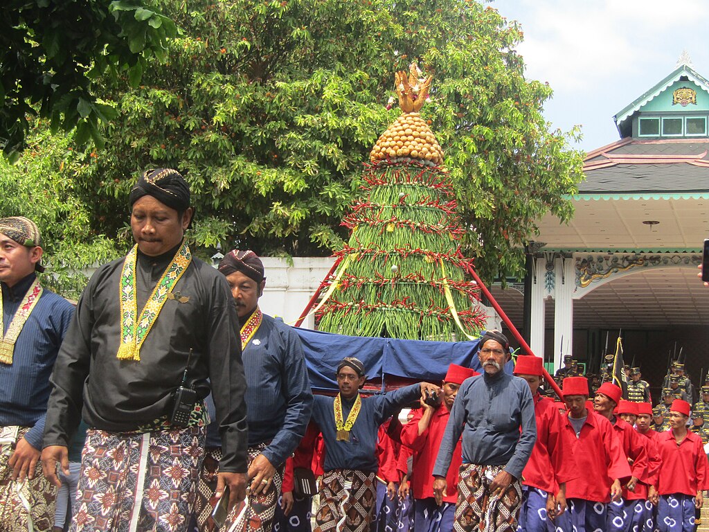 Ungkap Makna Gunungan dalam Tradisi Jawa