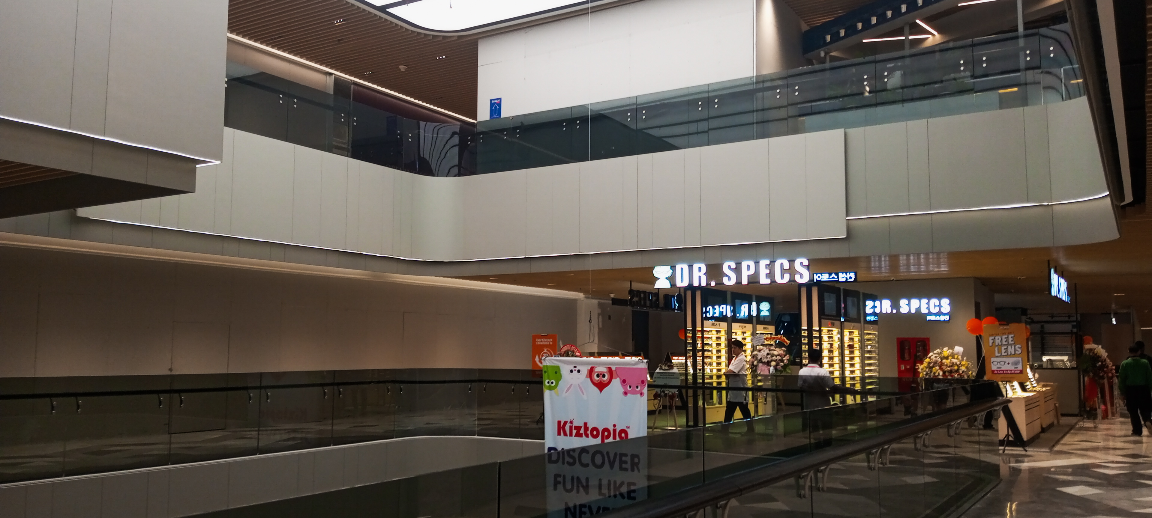 Kemegahan Agora Mall di Bangunan Tertinggi Indonesia