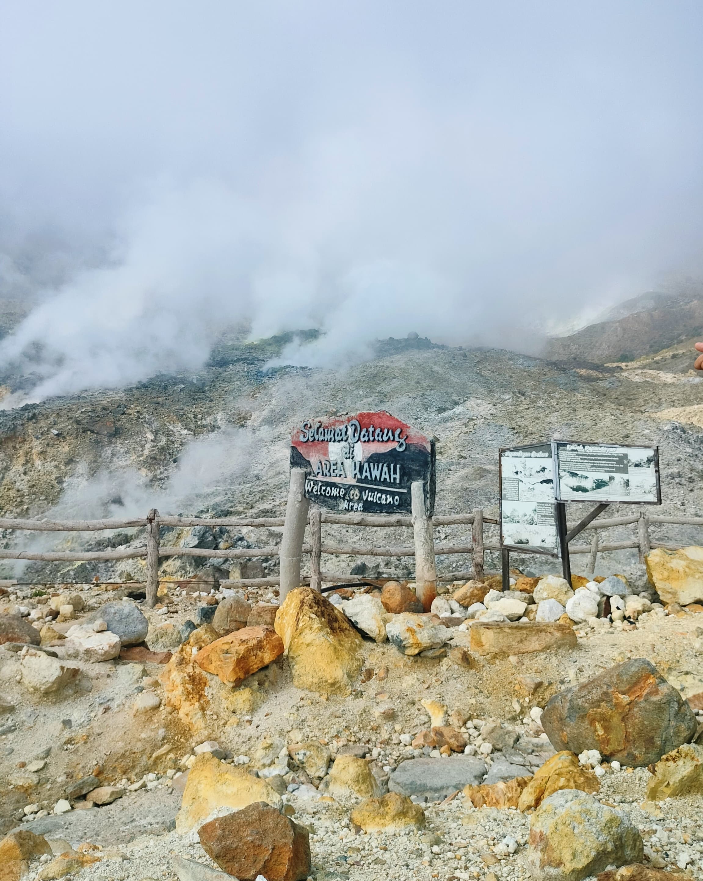 Pesona Gunung Papandayan yang Ramah untuk Pendaki Pemula