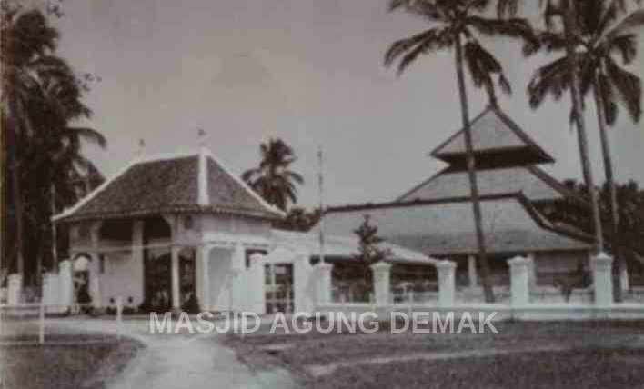 Mengenal Masjid Agung Demak, Tempat Berkumpul Wali Songo pada Era ...
